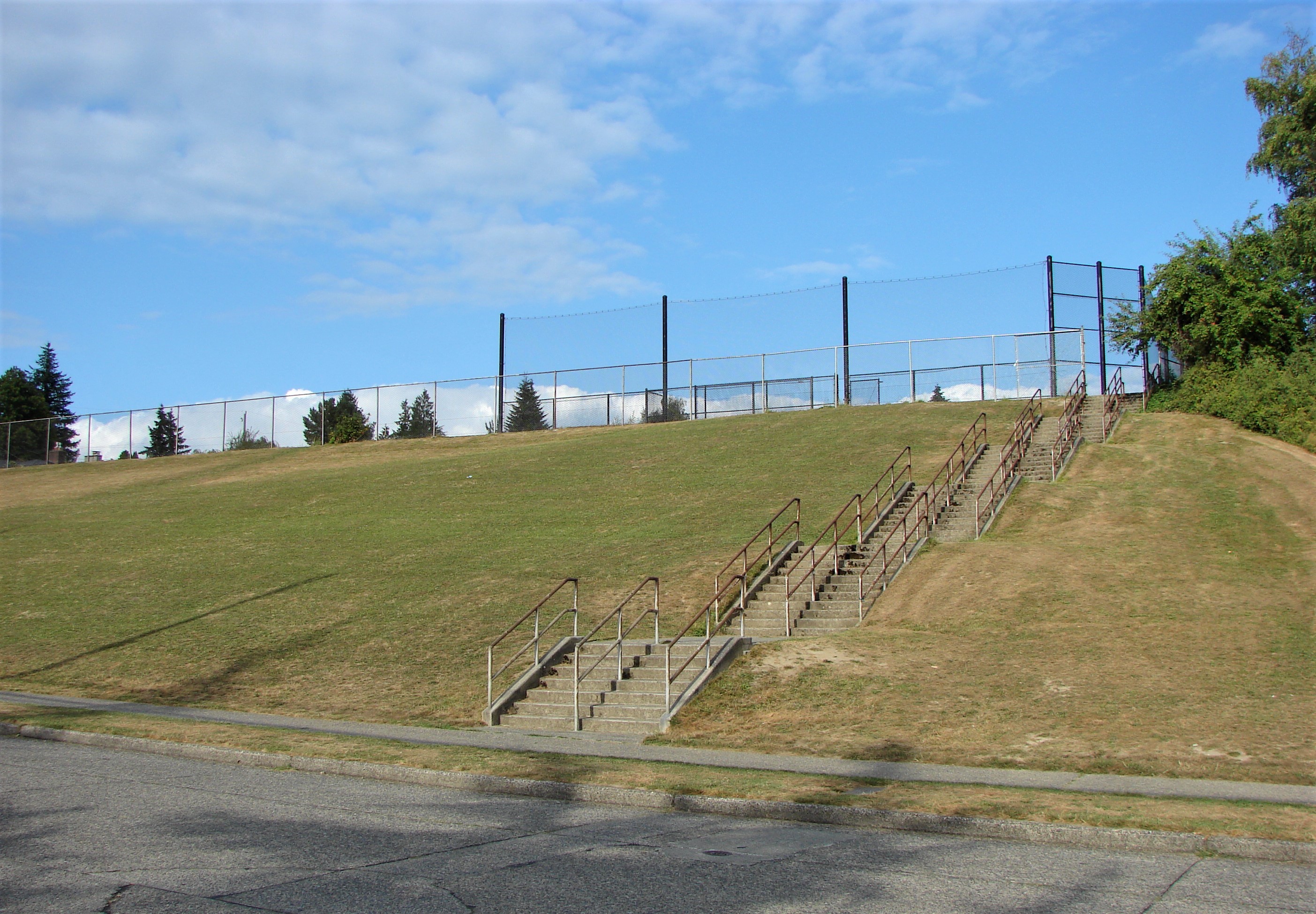 Stairs from 45th Ave NE to View Ridge School.12 August 2020 | Wedgwood ...
